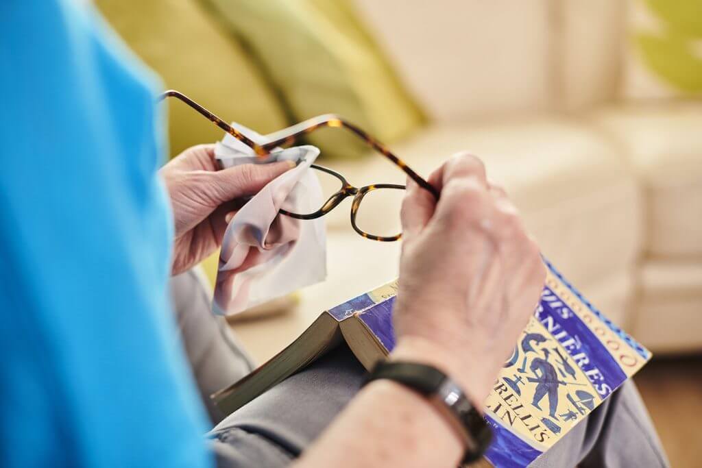London Vision Clinic | Can Cataract Surgery Replace Glasses?